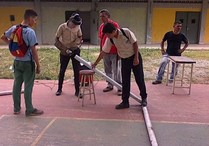 Estudiantes de la Escuela Técnica Robinsoniana Carlos Fiol elaboran sus ...